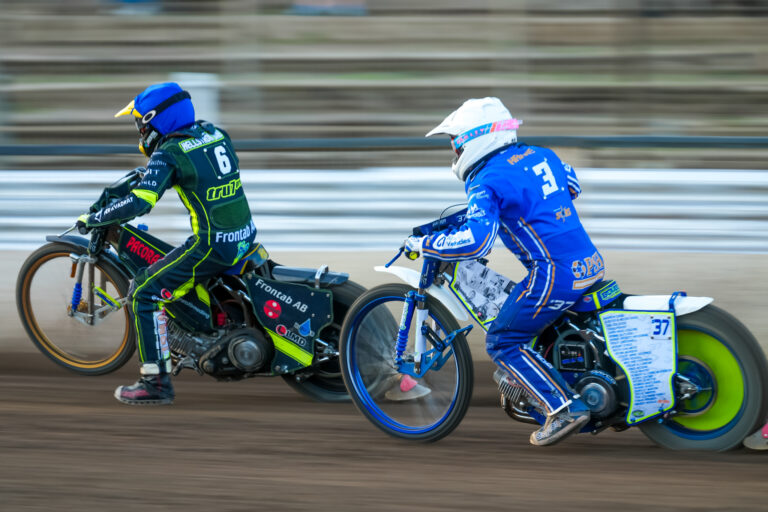 HURRY BACKS RETURNING HELLSTROM-BANGS AS WITCHES RACE TO DERBY VICTORY ...